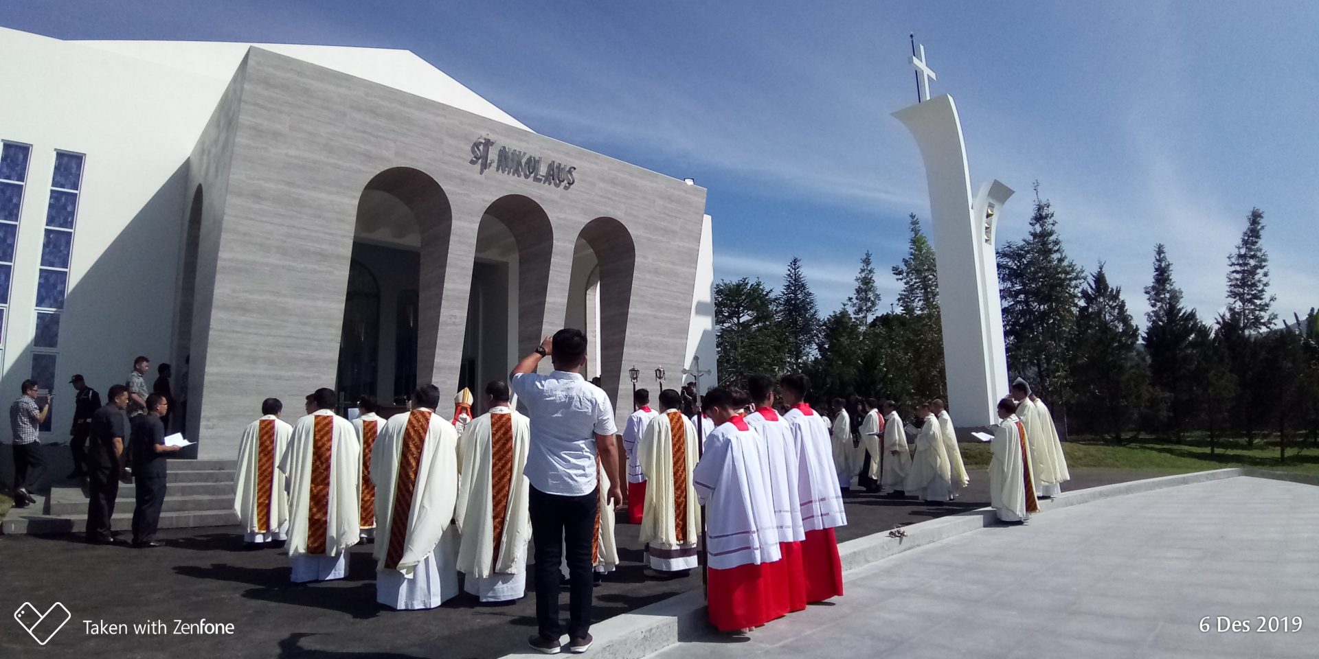 Gubernur Sulawesi Utara Olly Dondokambey Meresmikan Gereja Katolik St ...